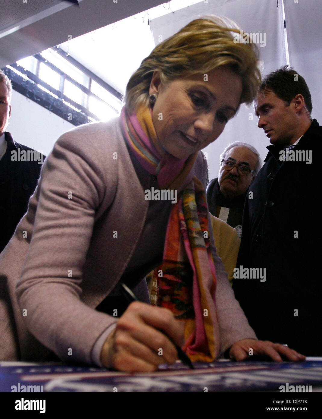 Hillary clinton campaign poster hi-res stock photography and images - Alamy