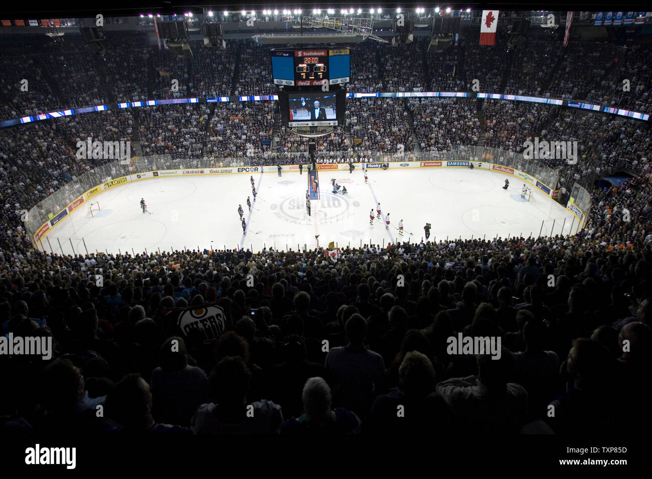 Edmonton oilers fans hi-res stock photography and images - Alamy