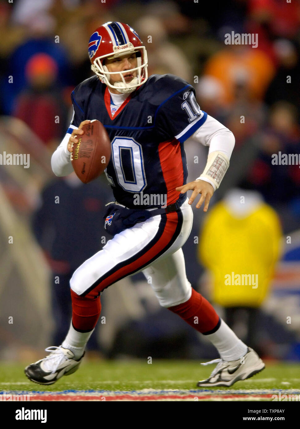 Quaterback hi-res stock photography and images - Alamy