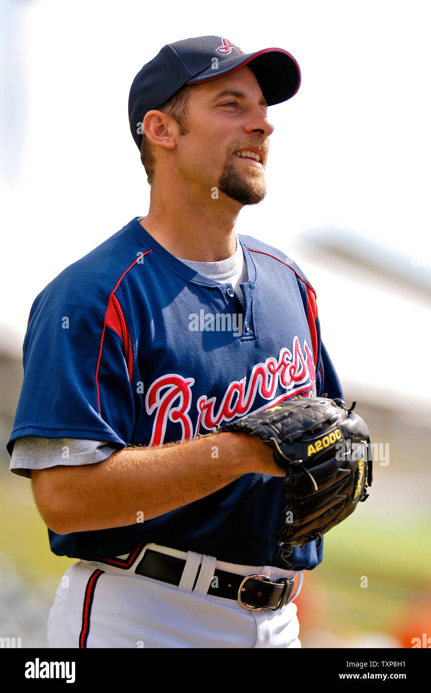Atlanta Braves pitcher John Smoltz looks across the field from the ...