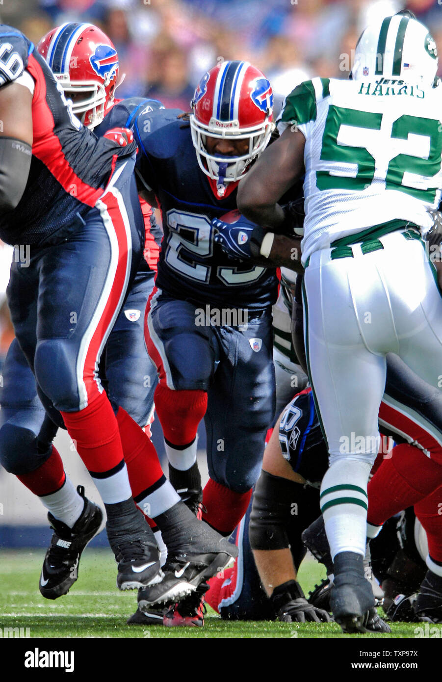 Buffalo Bills running back Marshawn Lynch (23) breaks through the New ...