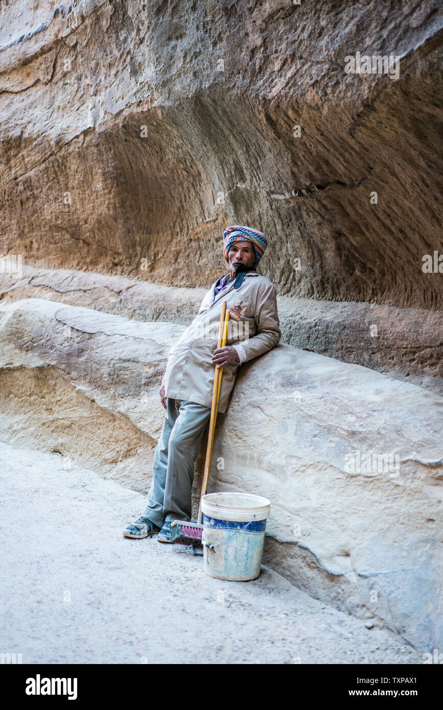 Local people in the Petra, Jordan Stock Photo - Alamy
