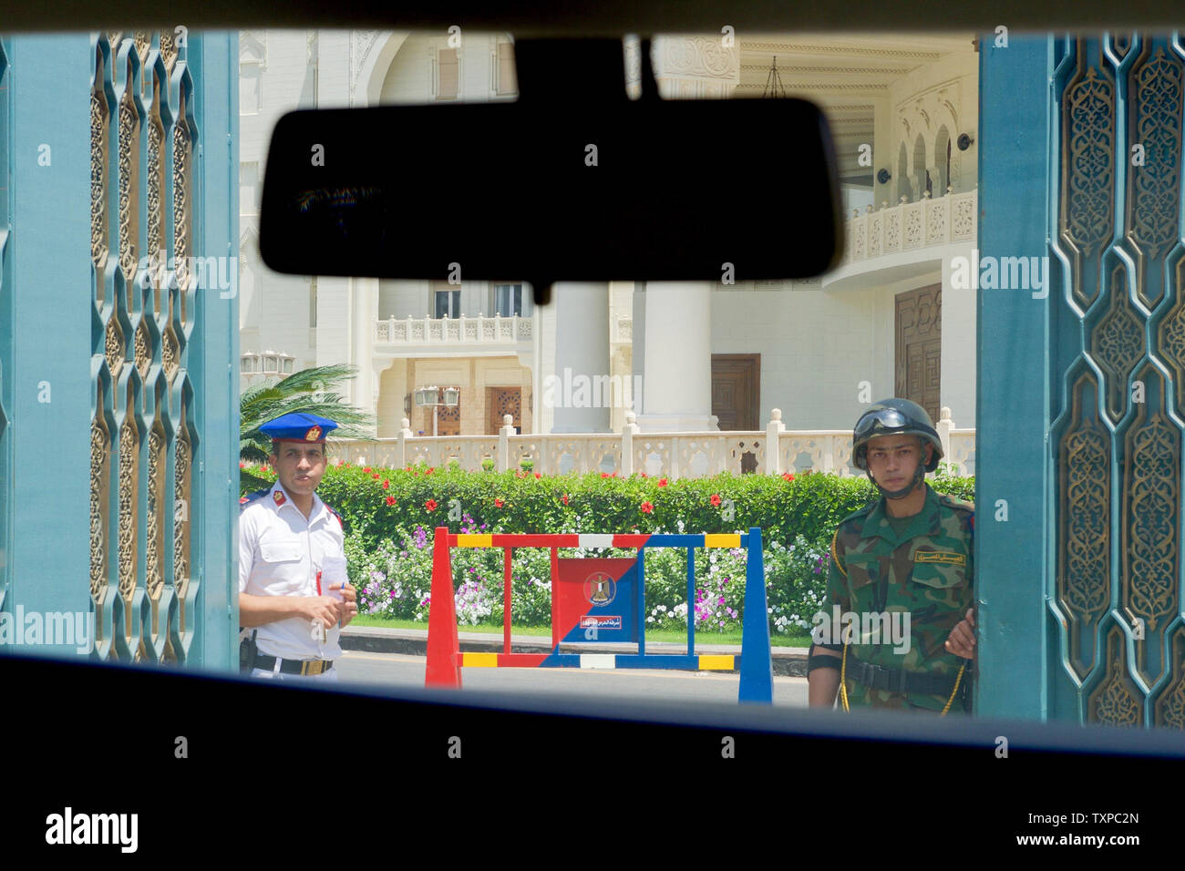 Egyptian guards in cairo hi-res stock photography and images - Alamy