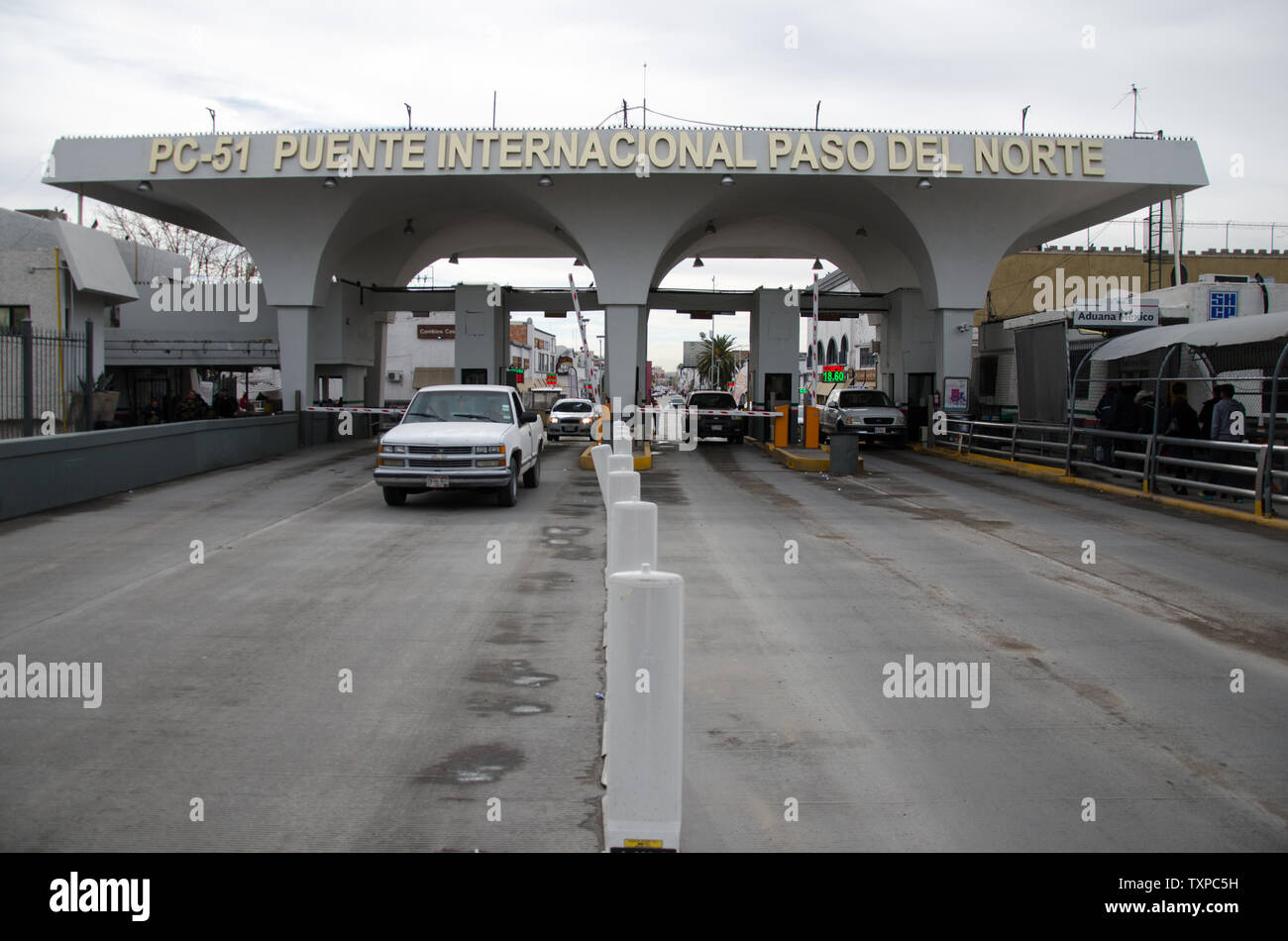 A car passes out of Juarez, Mexico towards El Paso, Texas on the Paso ...
