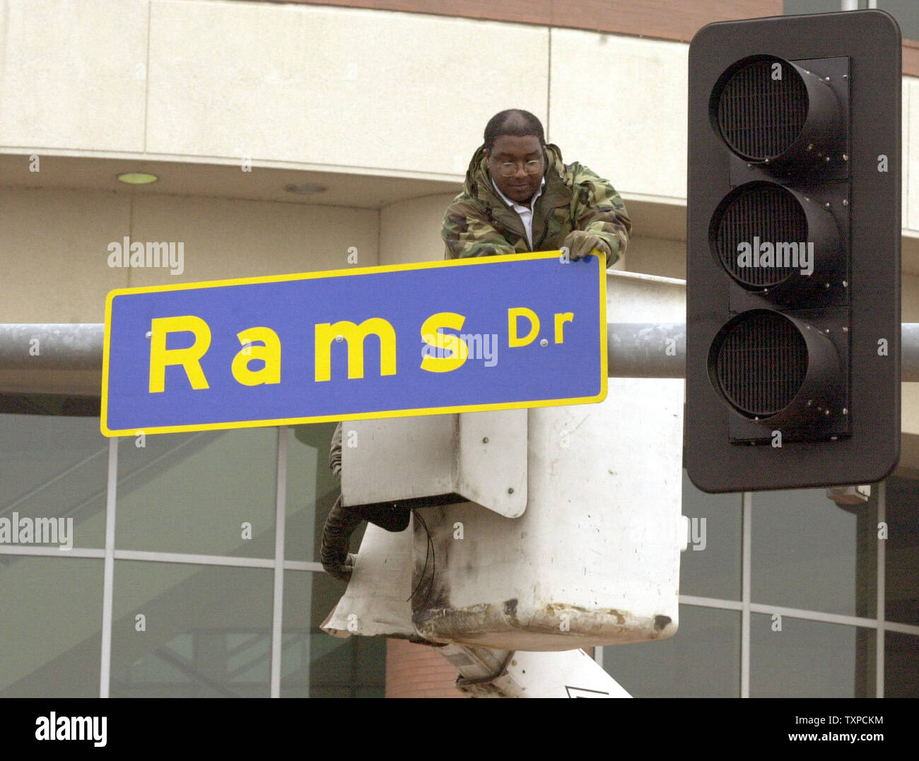 SLP2000020801 - 08 FEBRUARY 2000 - ST. LOUIS, MISSOURI, USA: Larry ...