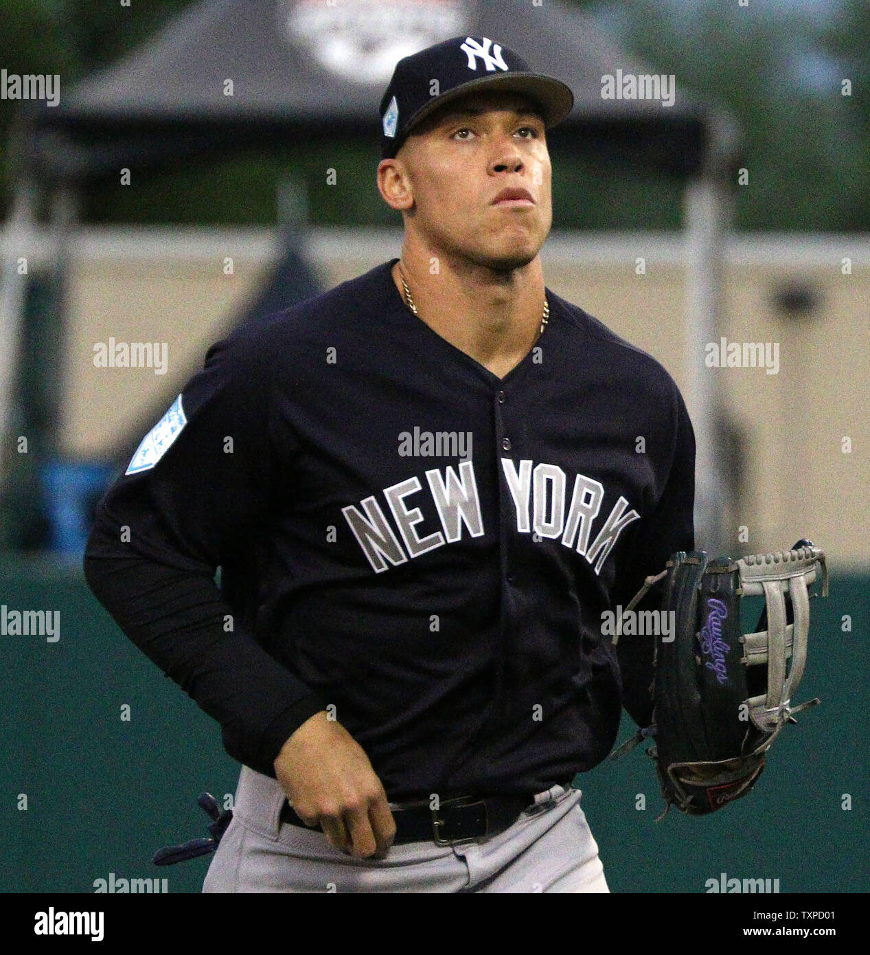 New York Yankees outfielder Aaron Judge takes the field against the ...