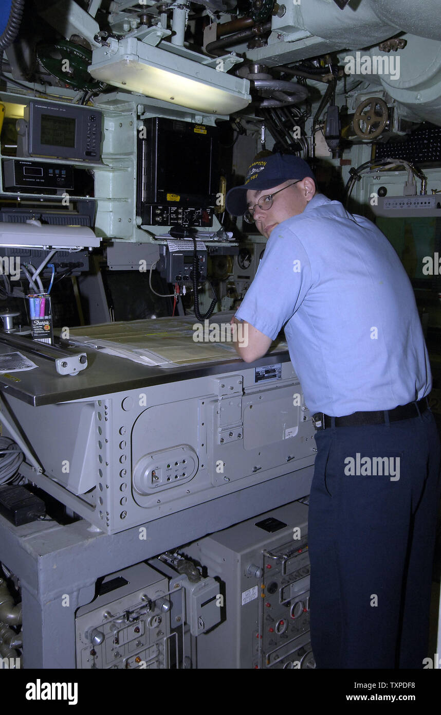 Fast attack submarine hi-res stock photography and images - Alamy