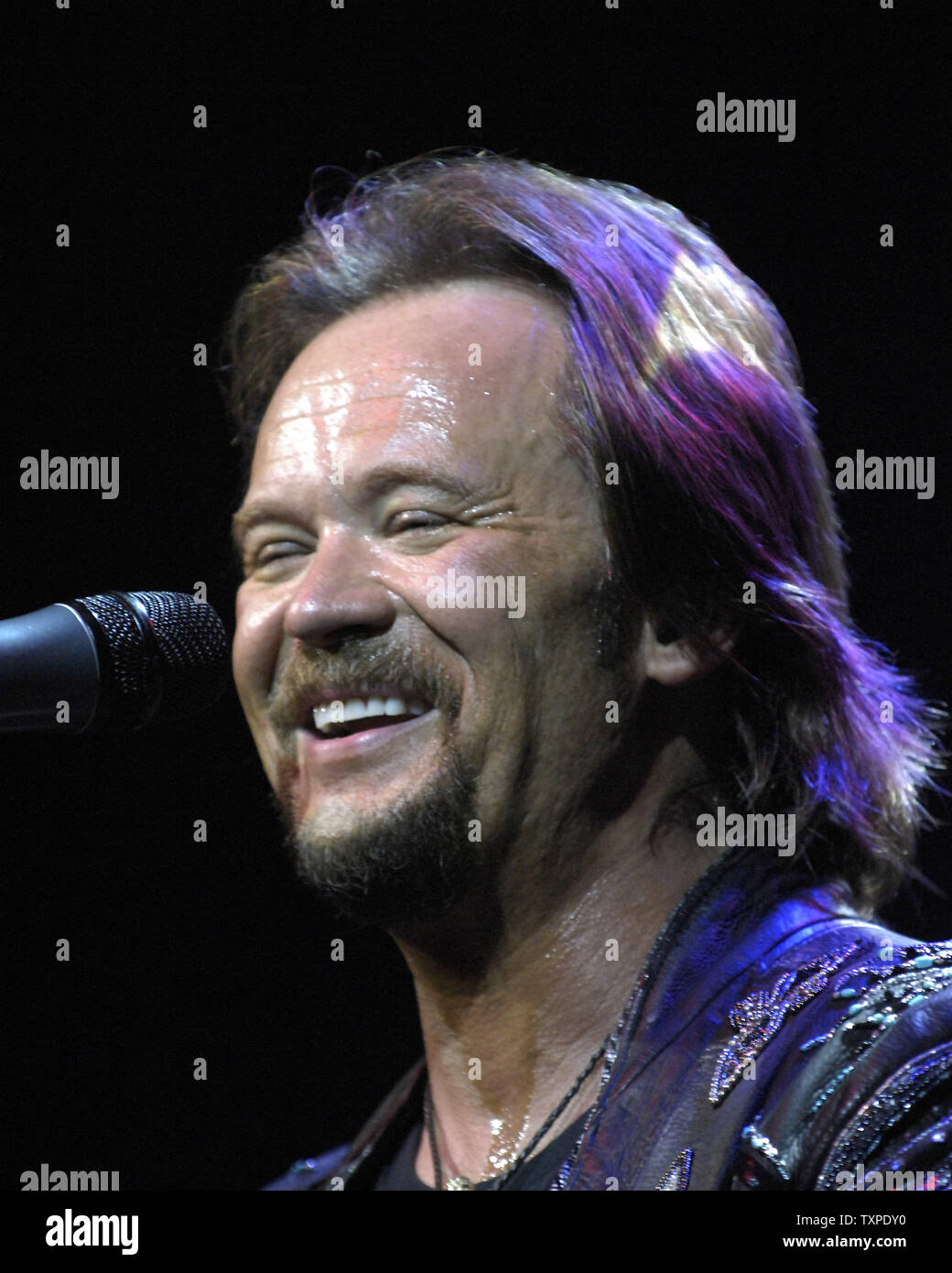Country music star Travis Tritt performs at the Seminole Hard Rock Cafe ...