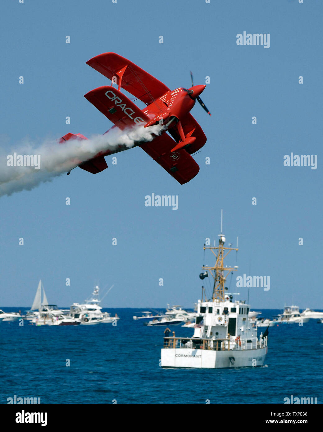 Aerobat, Sean Tucker performs aerial maneuvers in his new Oracle ...