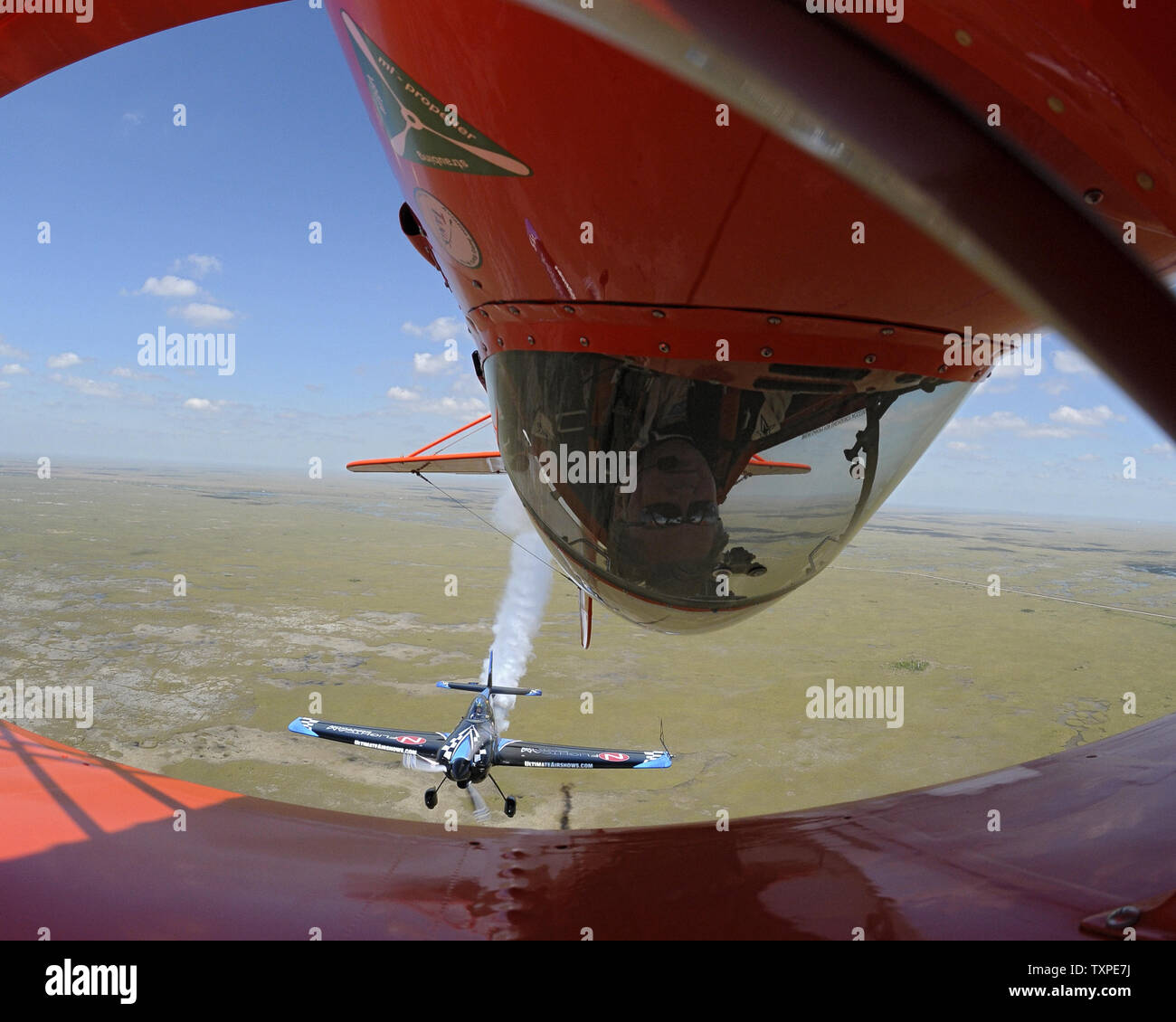 Aerobats hi-res stock photography and images - Alamy