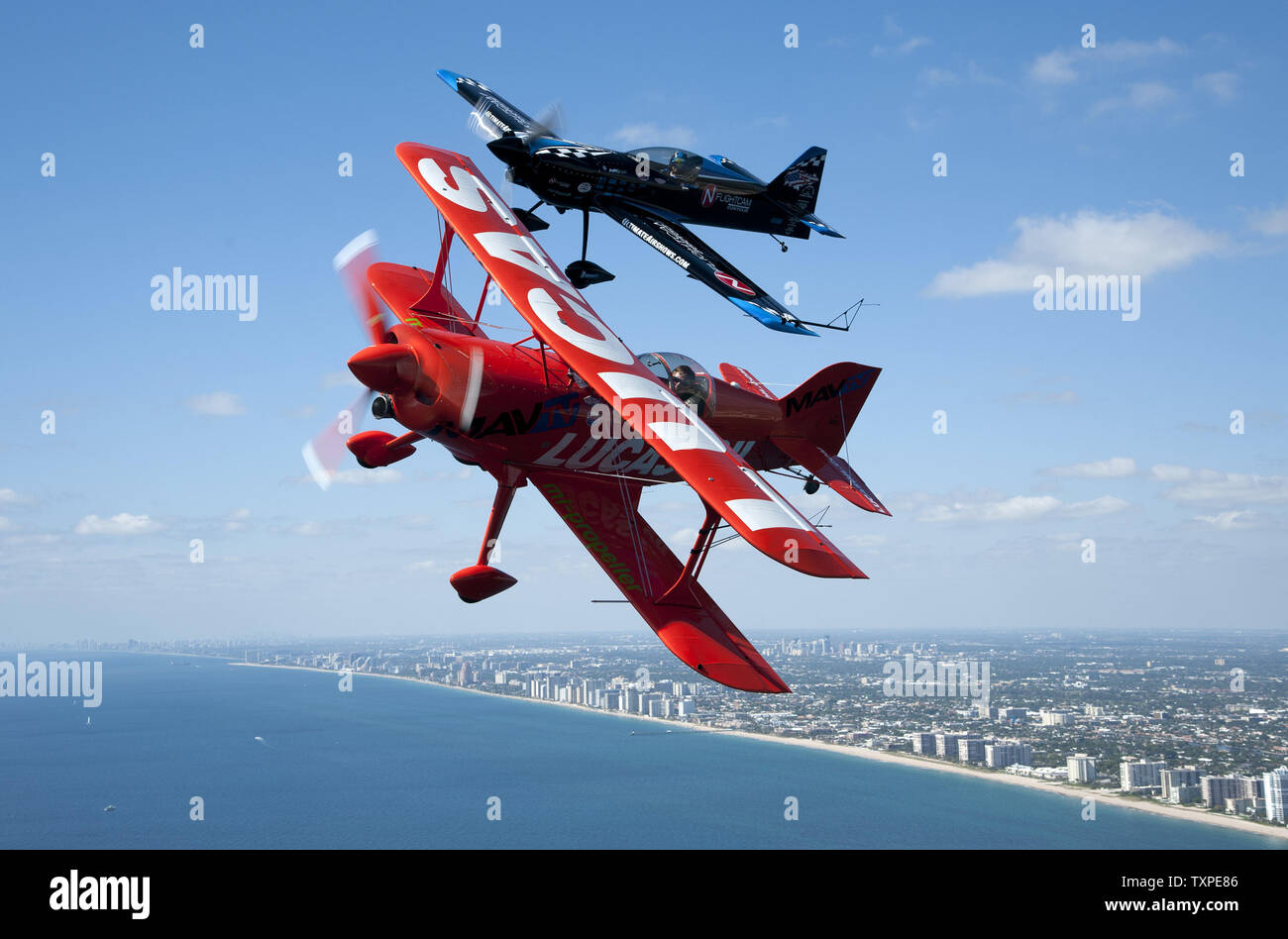 Aerobats hi-res stock photography and images - Alamy