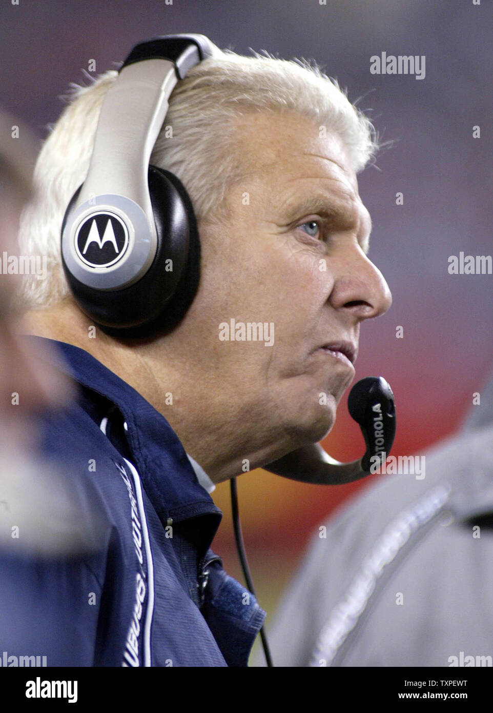 Head coach Bill Parcells, of the Dallas Cowboys, grimaces, after his ...