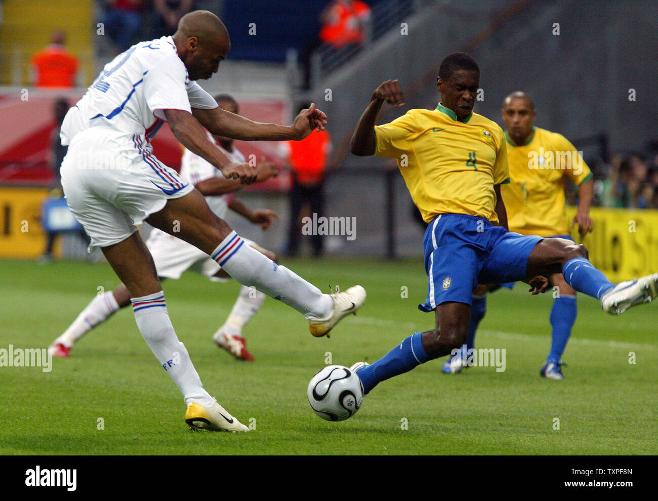 Thierry henri hi-res stock photography and images - Alamy