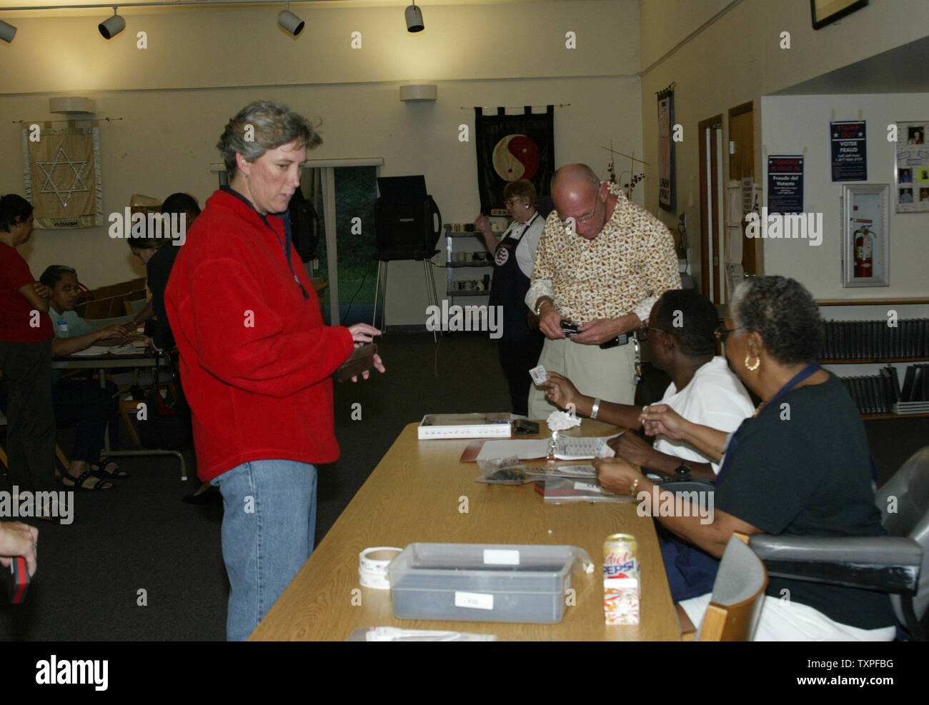 South Florida residents cast their votes in the presendential primary ...