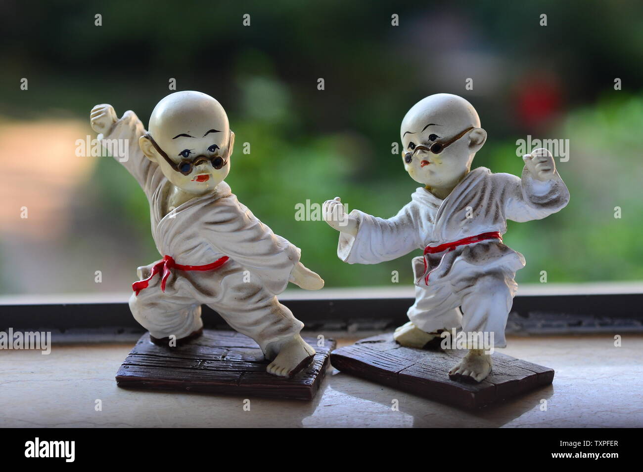Shaolin monks monk hi-res stock photography and images - Alamy