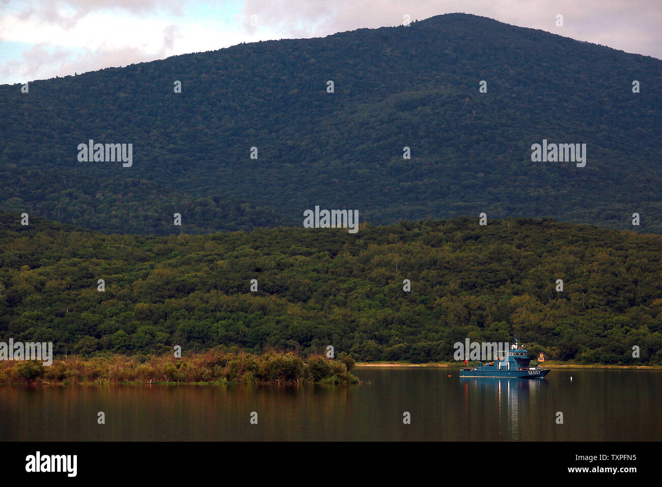 Gunboat china hi-res stock photography and images - Alamy