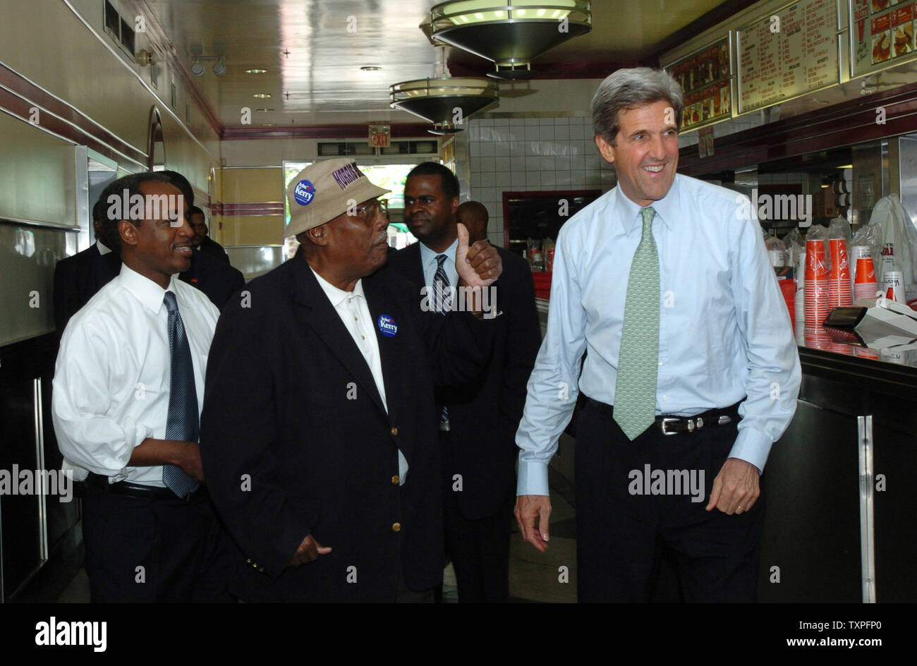 Thumbs up atlanta hi-res stock photography and images - Alamy