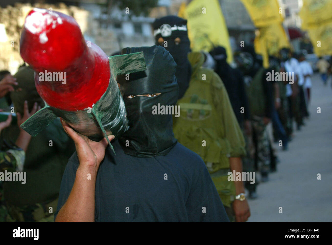 Palestinian fatah gunman hi-res stock photography and images - Alamy