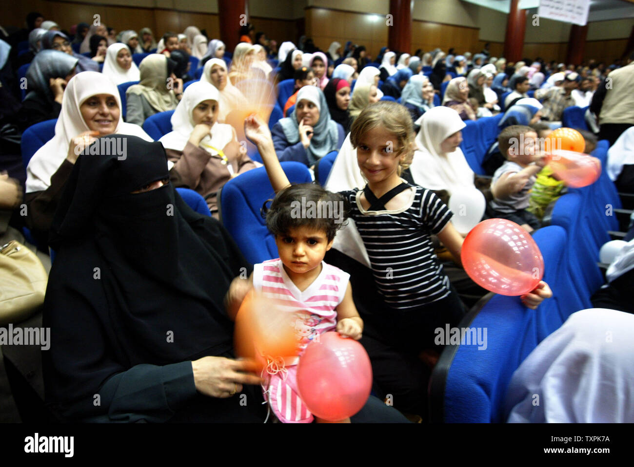 The families of Palestinian students of the Islamic University, attend ...