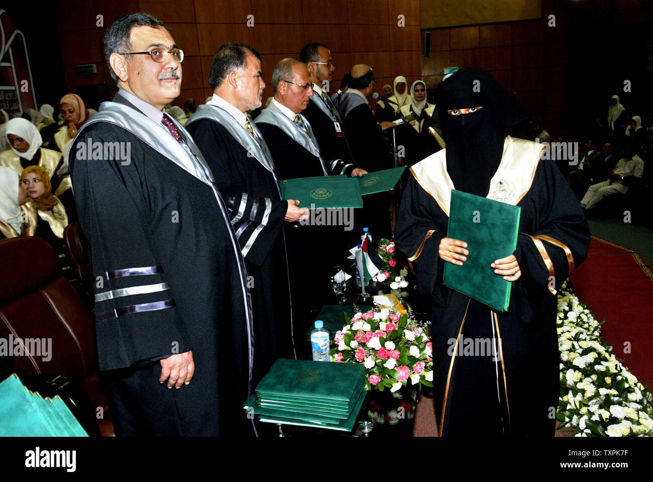 Palestinian students attend the graduation ceremony at Islamic ...