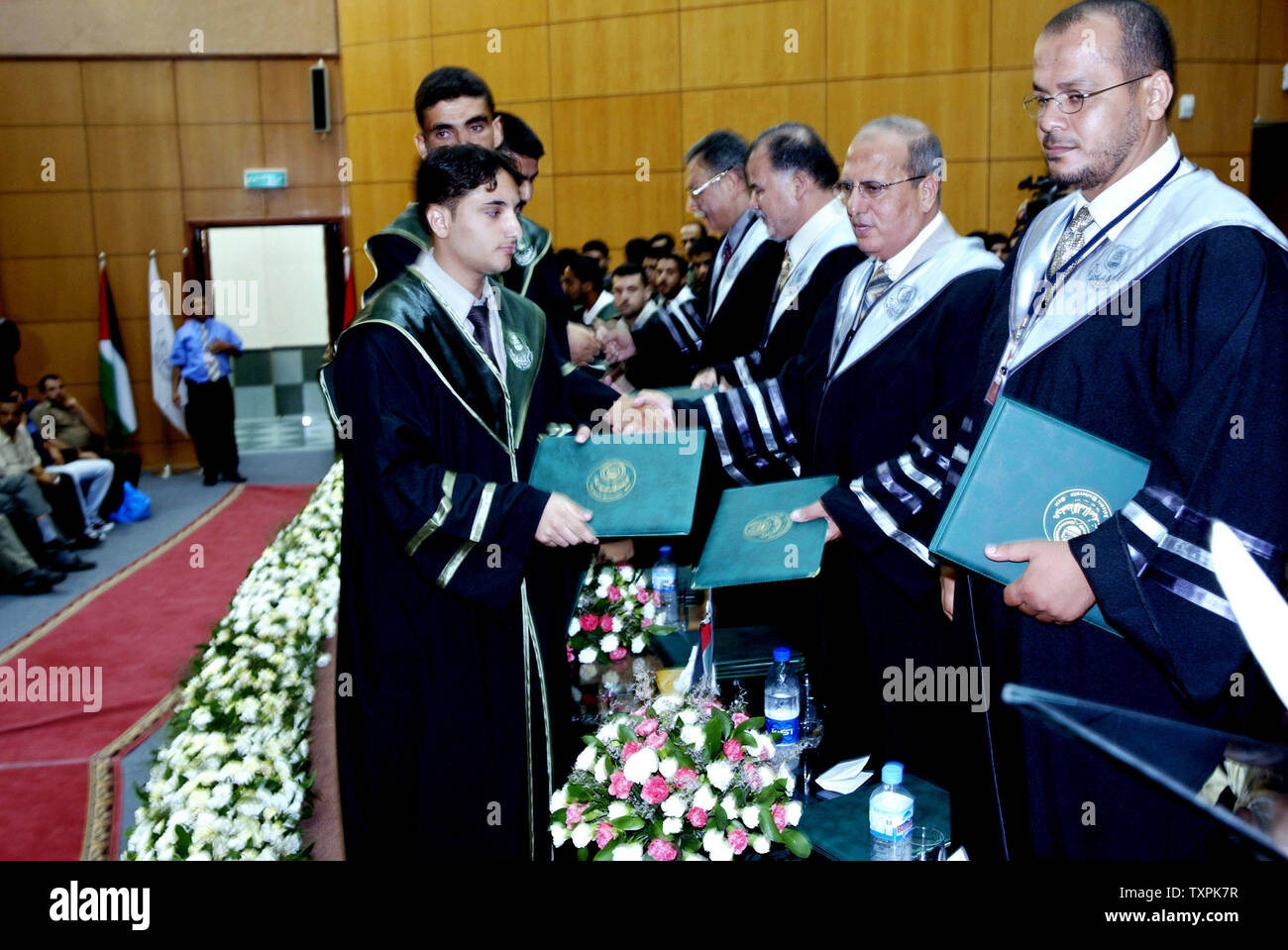 Palestinian students attend the graduation ceremony at Islamic ...