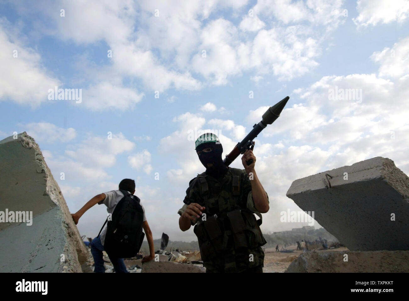 Armed militants from Hamas' military wing the Ezzedine al-Qassam ...