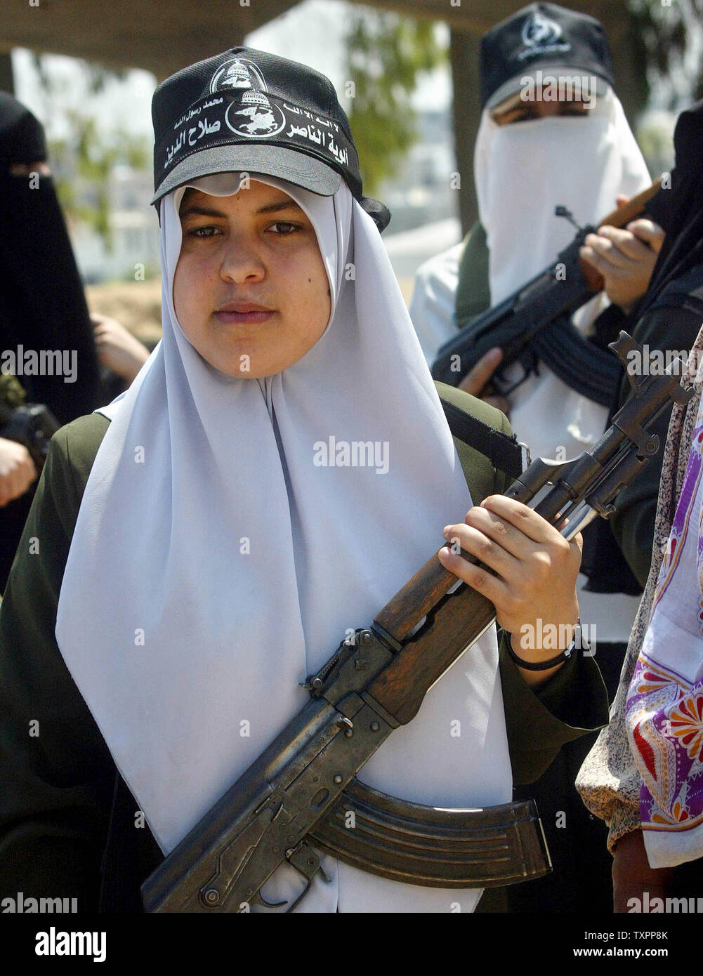 Armed Palestinian women, members of the popular resistant committee ...