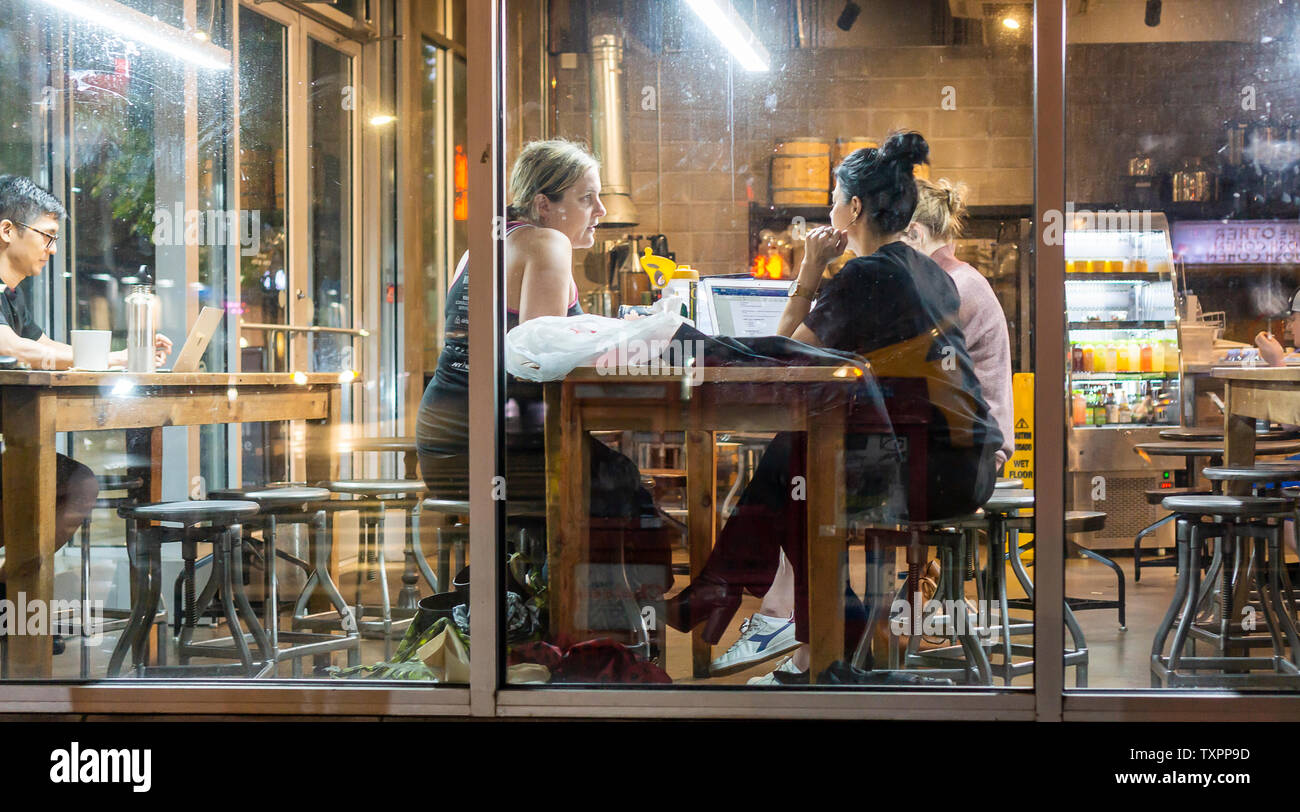 Usa computer cafe 2019 hi-res stock photography and images - Alamy