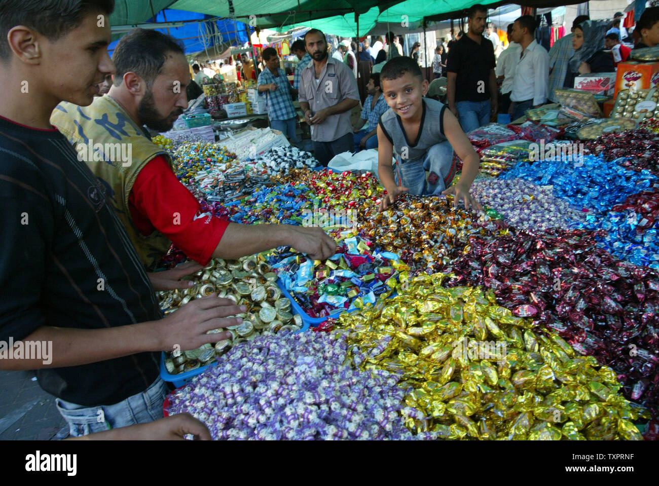 Palestinians shop in the popular Firas market in Gaza on October 11 ...