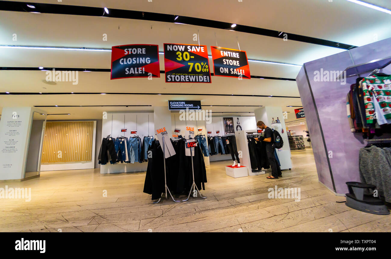 Chapter 15 bankruptcy protection hi-res stock photography and images ...