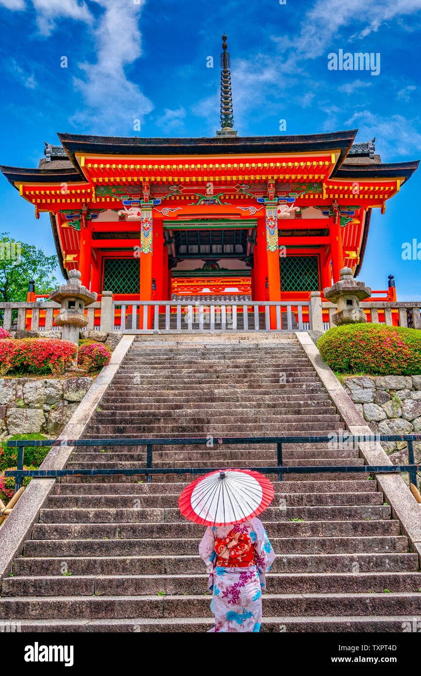 Yasaka jinja temple night in gion hi-res stock photography and images ...