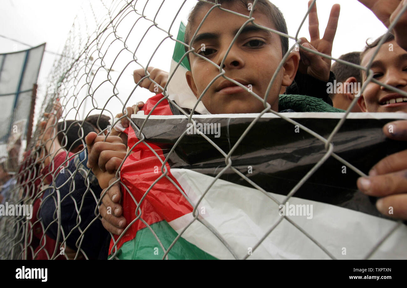 Border force form hi-res stock photography and images - Alamy