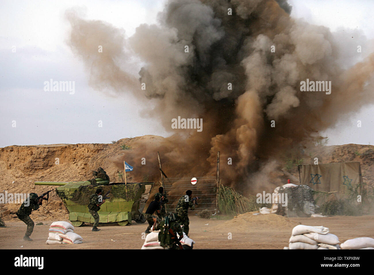 Palestinian resistance fighters hi-res stock photography and images - Alamy