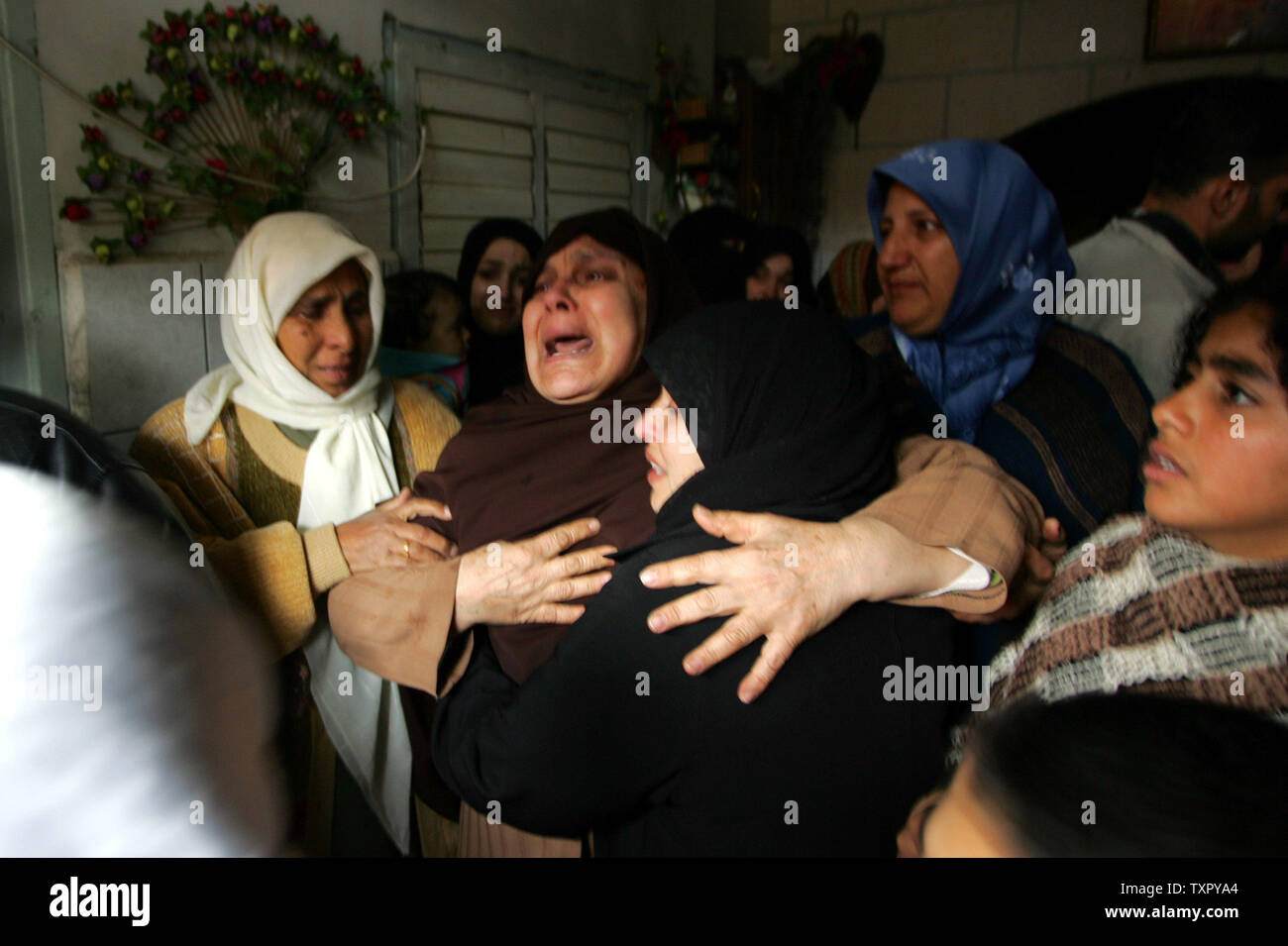 Palestinians mourn Relatives The body of Ali Al-hobe 20, during their ...