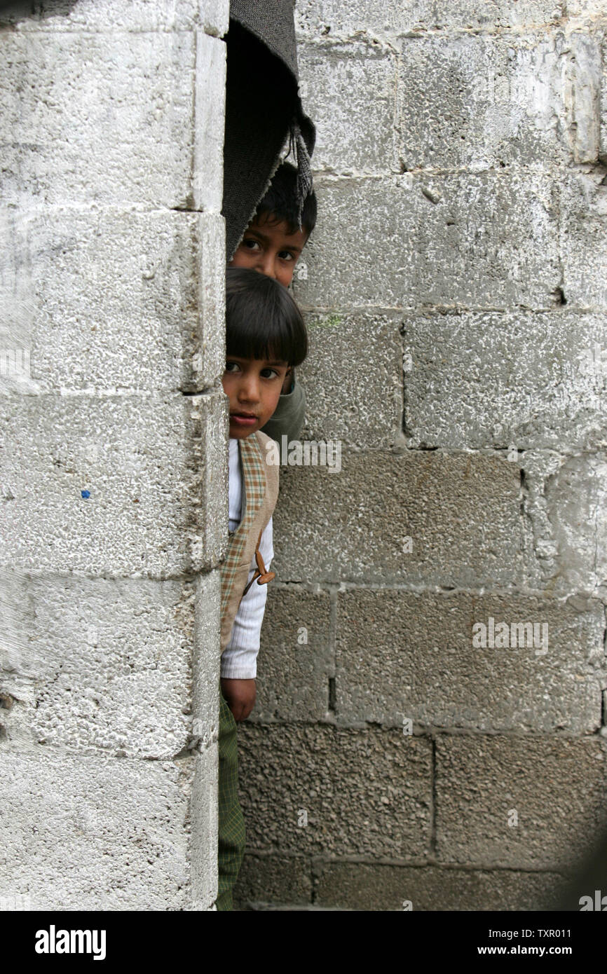 Palestinian children watch a funeral of militant Mahmoud Hamdan in the ...