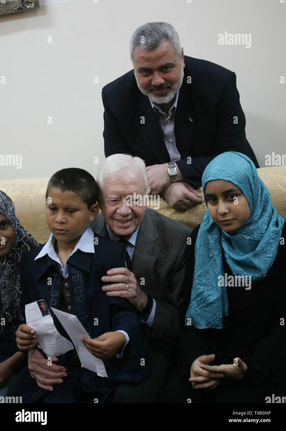 President jimmy carter and children hi-res stock photography and images ...
