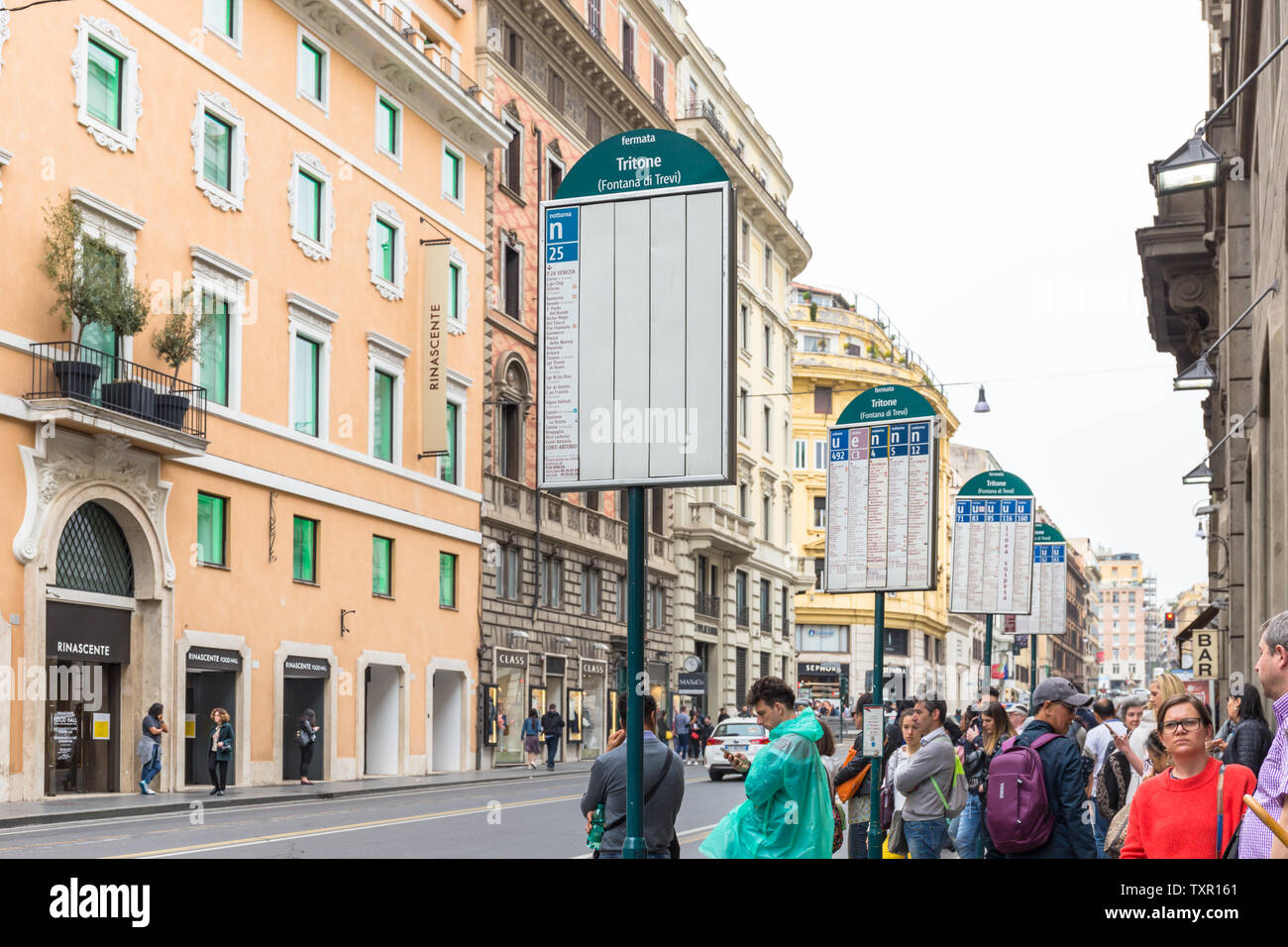 Bus stop in city rome hi-res stock photography and images - Alamy