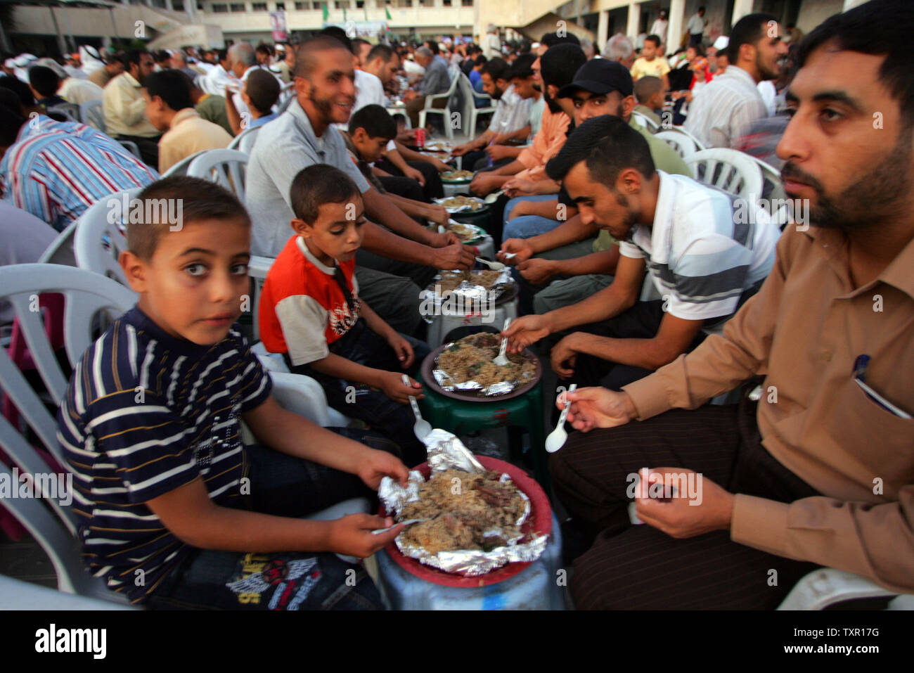 Palestinian Muslims break their fast in the Muslim fasting month of ...