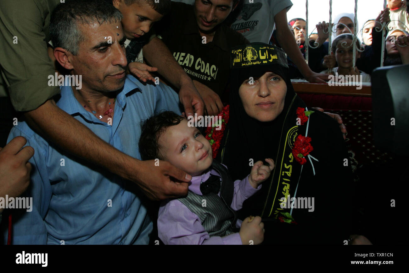 Newly-freed Palestinian prisoner Fatima Yunes al-Zaq, her husband ...