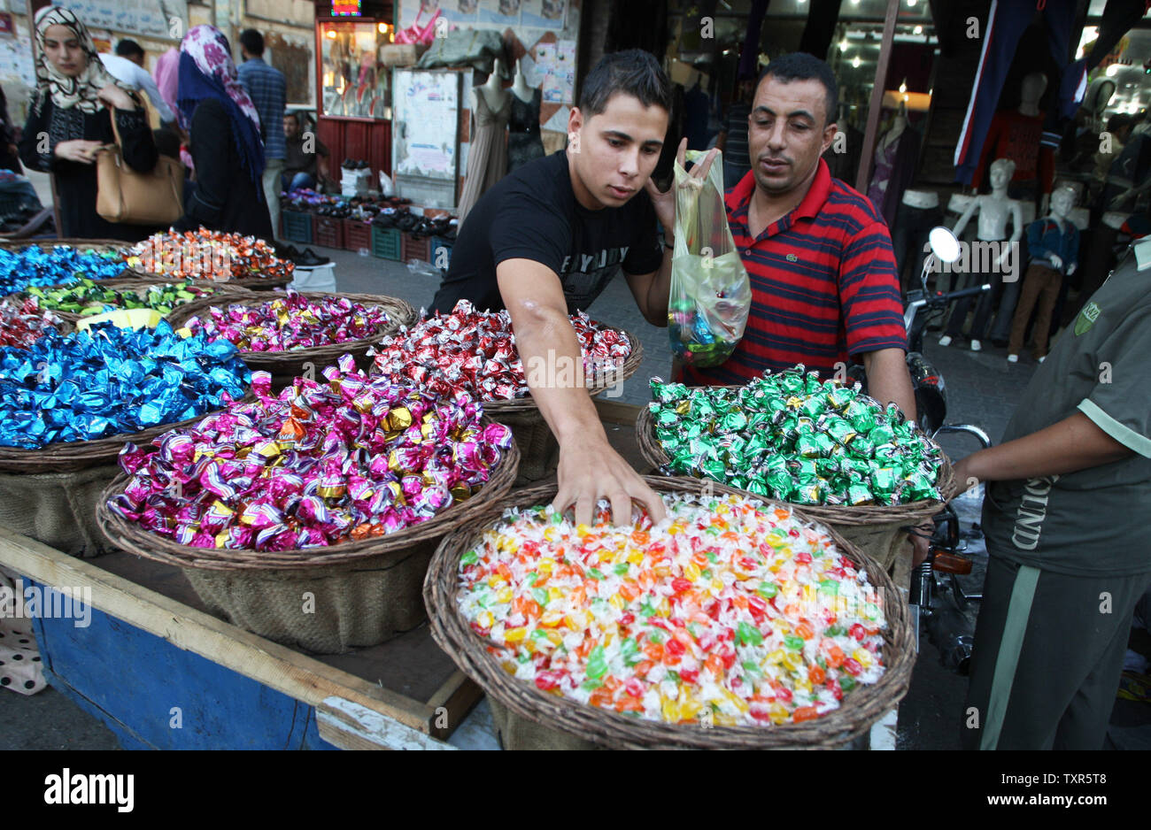 Millions sweets hi-res stock photography and images - Alamy