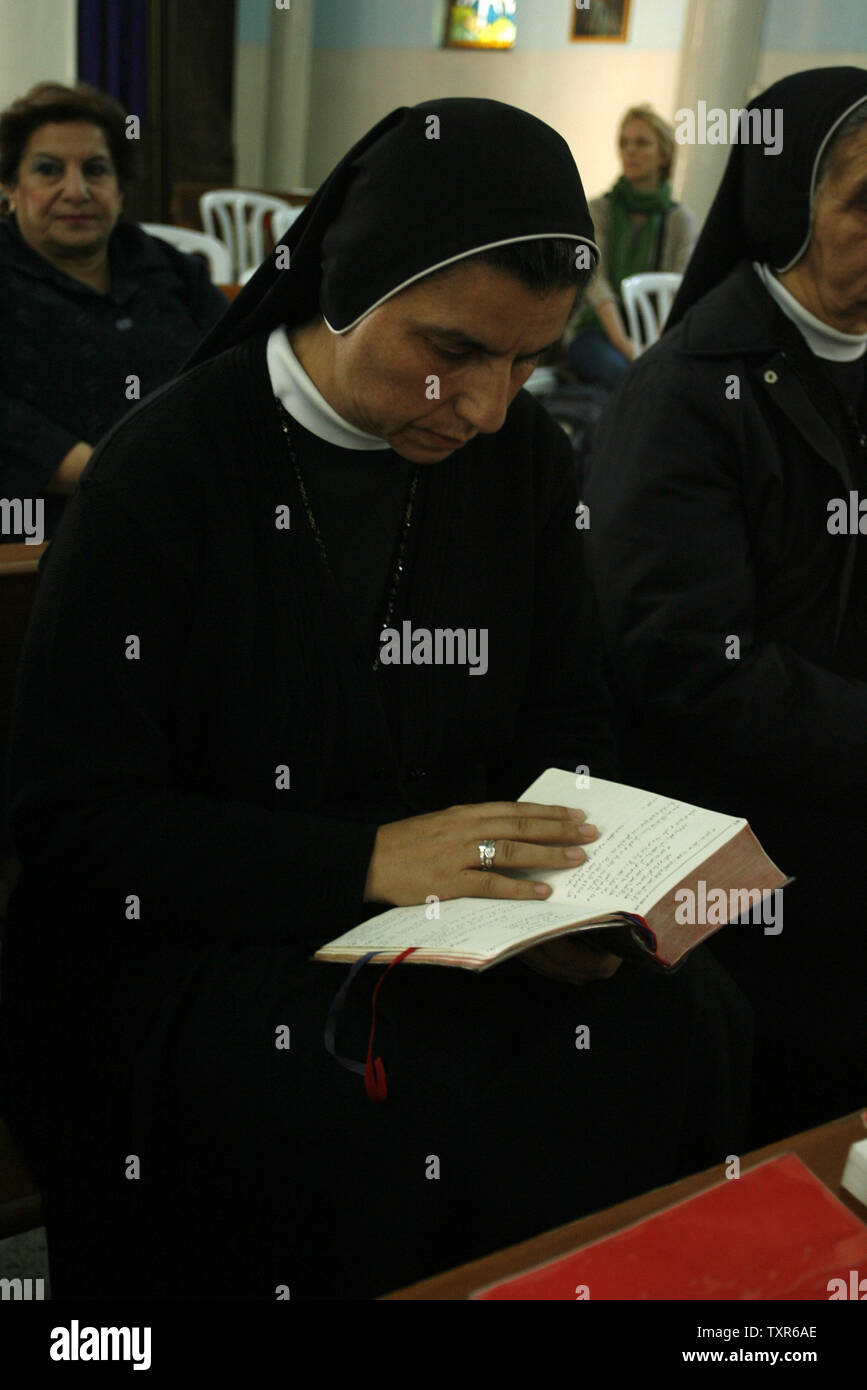 Palestinian Christians pray during Sunday mass in the Deir Al Latin ...