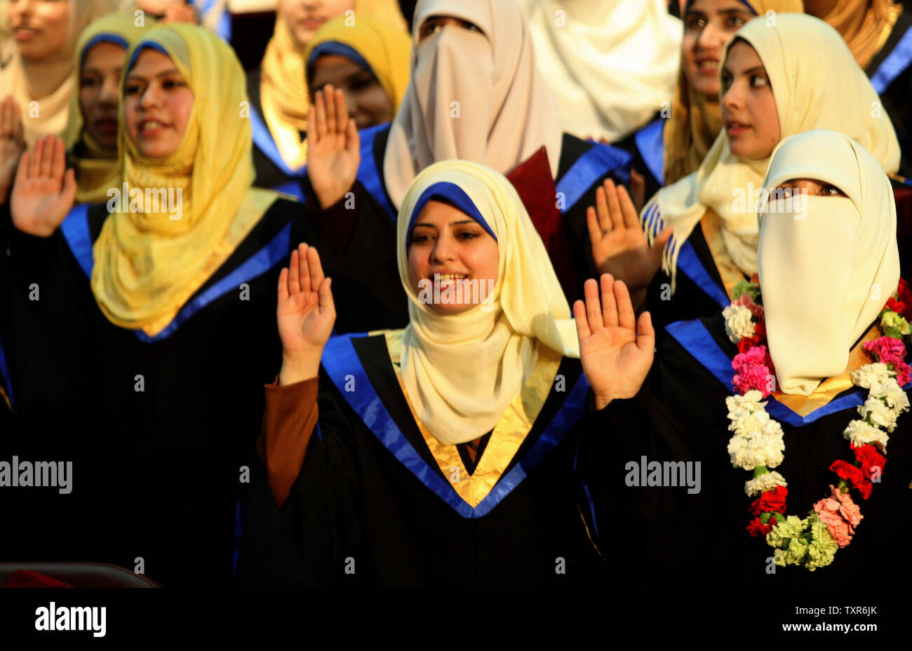 Palestinian students attend the graduation ceremony at Islamic ...