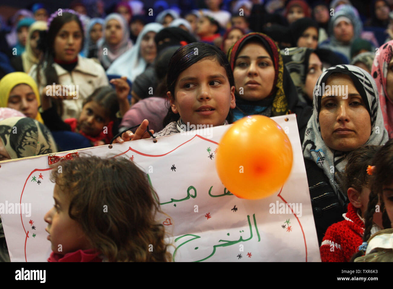 The families of Palestinian students of the Islamic University, attend ...