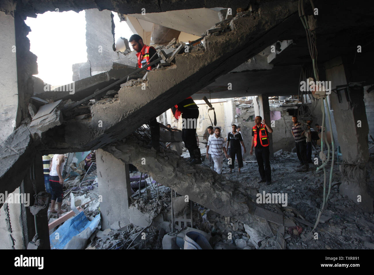 Destroyed home rafah israeli air strike hi-res stock photography and ...