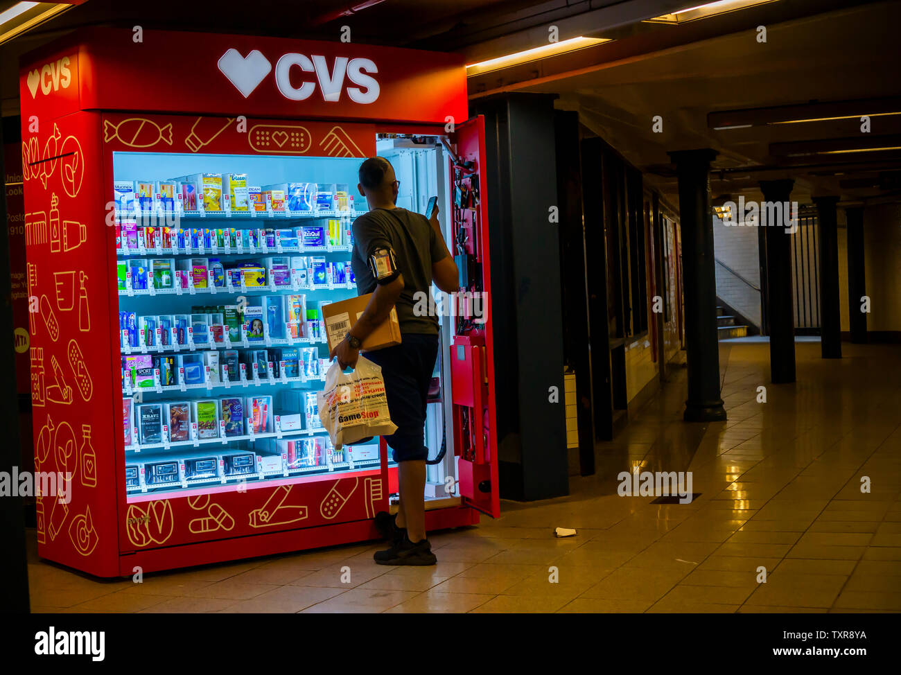 Retail platform hi-res stock photography and images - Alamy