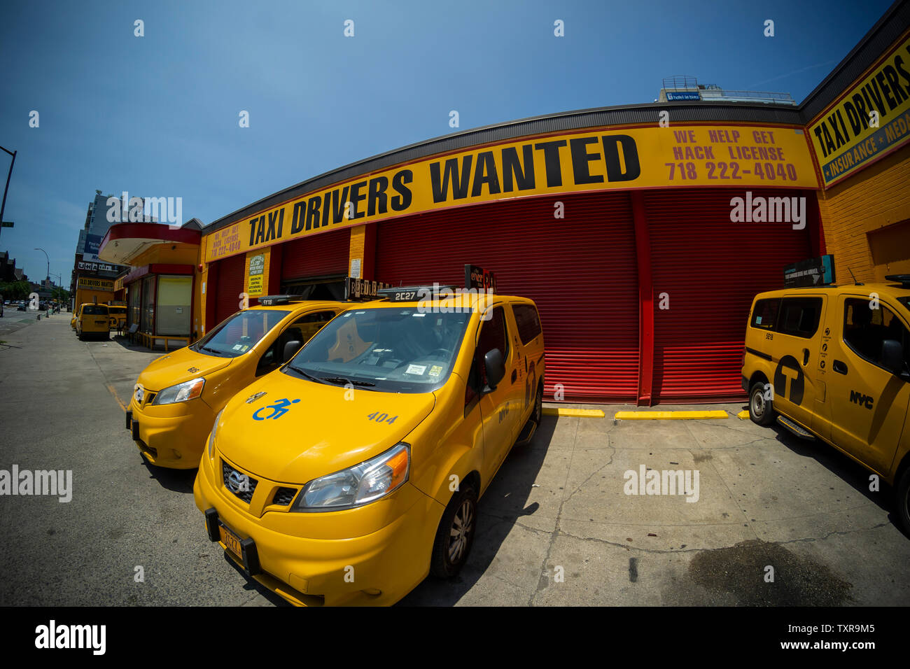 Nyc taxi garage hi-res stock photography and images - Alamy