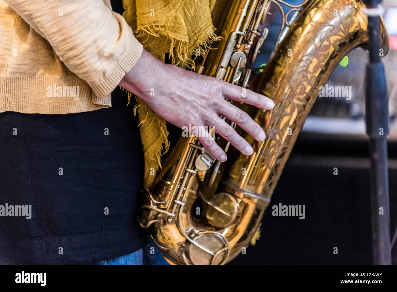 The hand of a musician playing the saxophone Stock Photo - Alamy