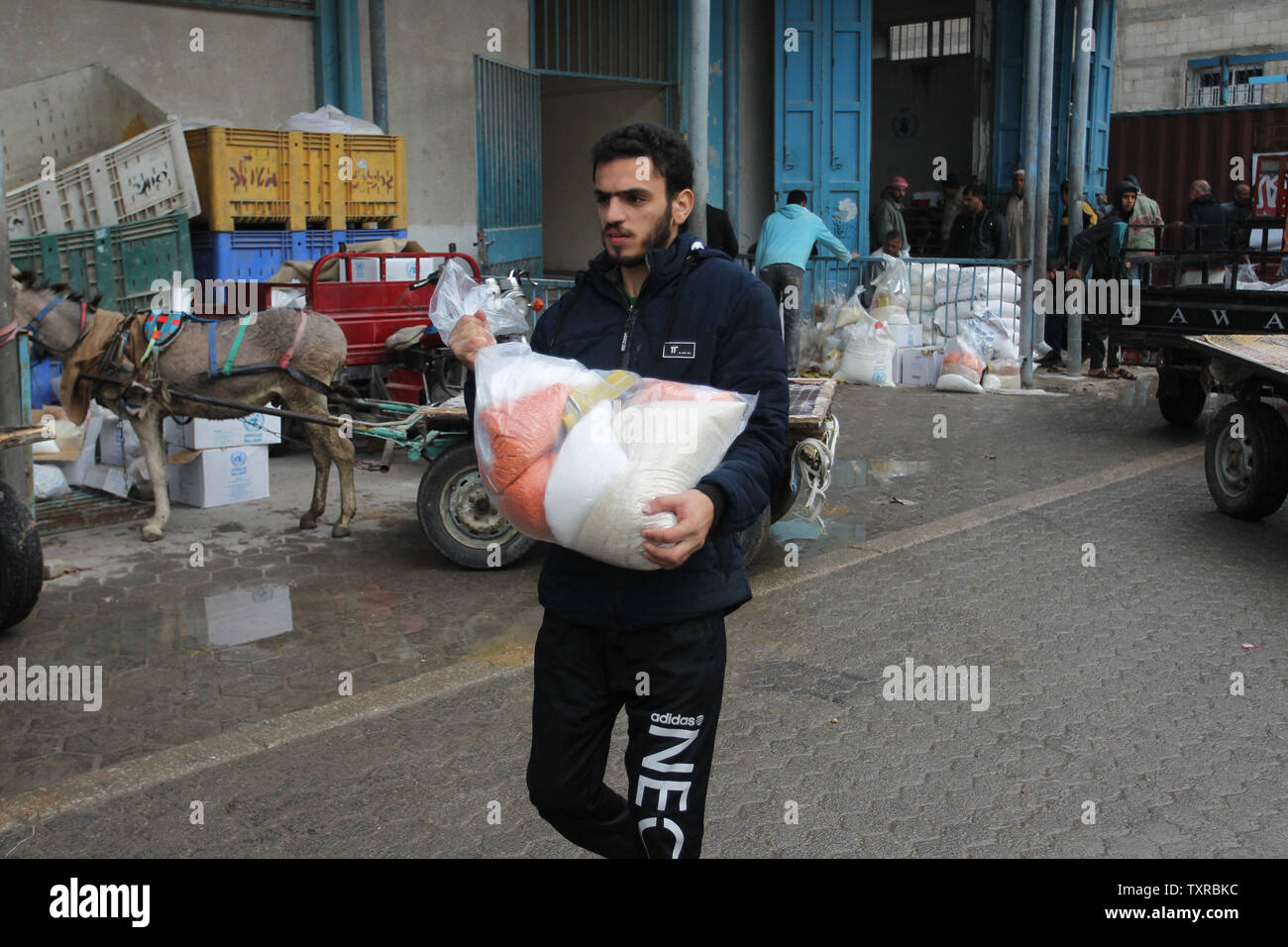 Food distribution centre hi-res stock photography and images - Alamy