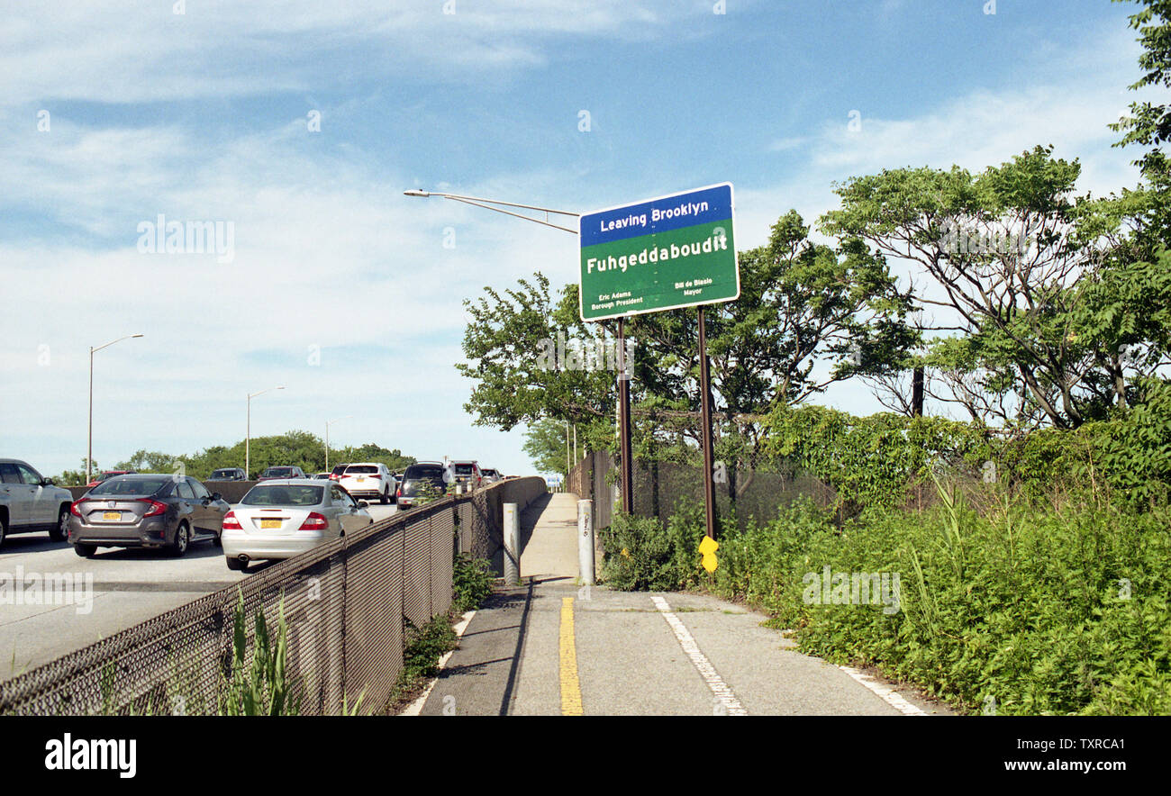 Leaving city sign hi-res stock photography and images - Alamy