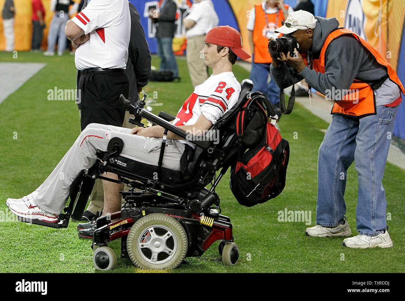 Broke his neck hi-res stock photography and images - Alamy